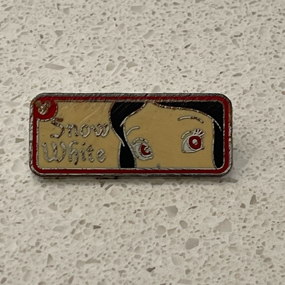 Disney | Accessories | Disney Pins Snow White Hidden Mickey 5 Of 5 ...